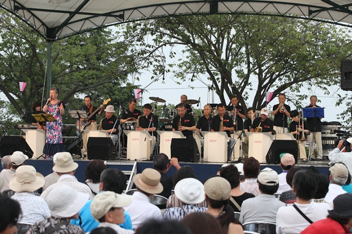 Music Bless Men ジャズや歌謡曲など幅広いレパートリーを聞かせてくれました。